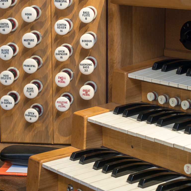 5 Differences Between Theatre Organs and Church Organs – Hanssie ...